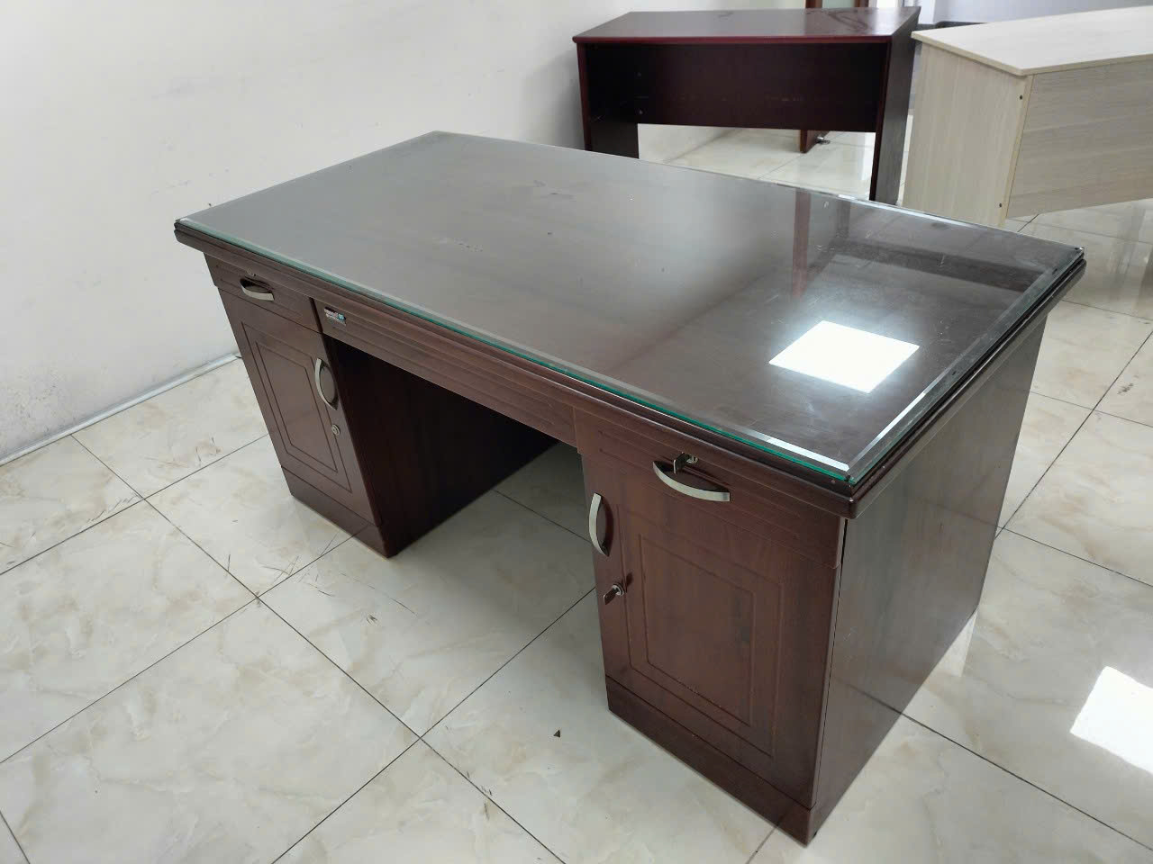 Mua bán, thanh lý bàn giám đốc cũ TPHCM - Giá tốt, nhiều mẫu mới 2025